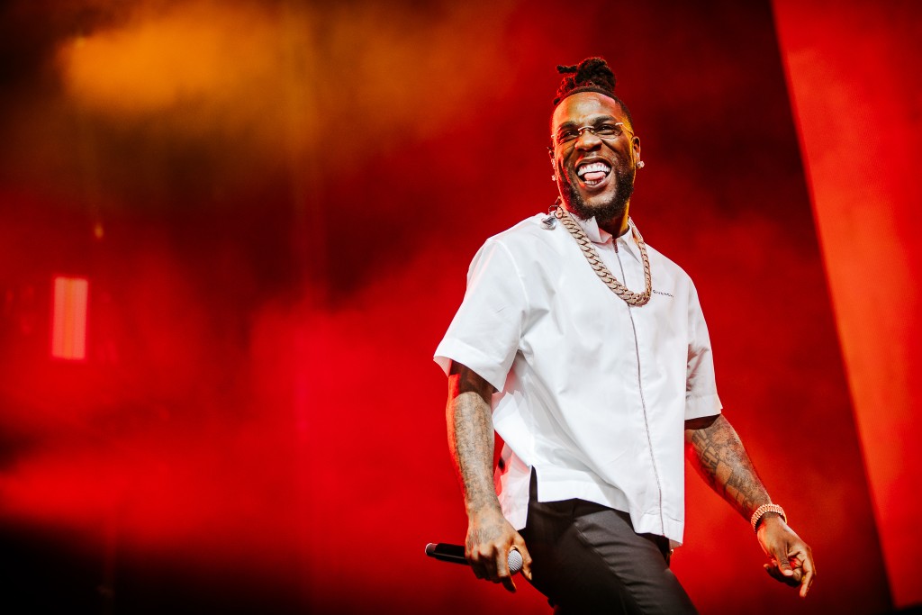 LL22: Burna Boy strooit met hete kooltjes - 3voor12