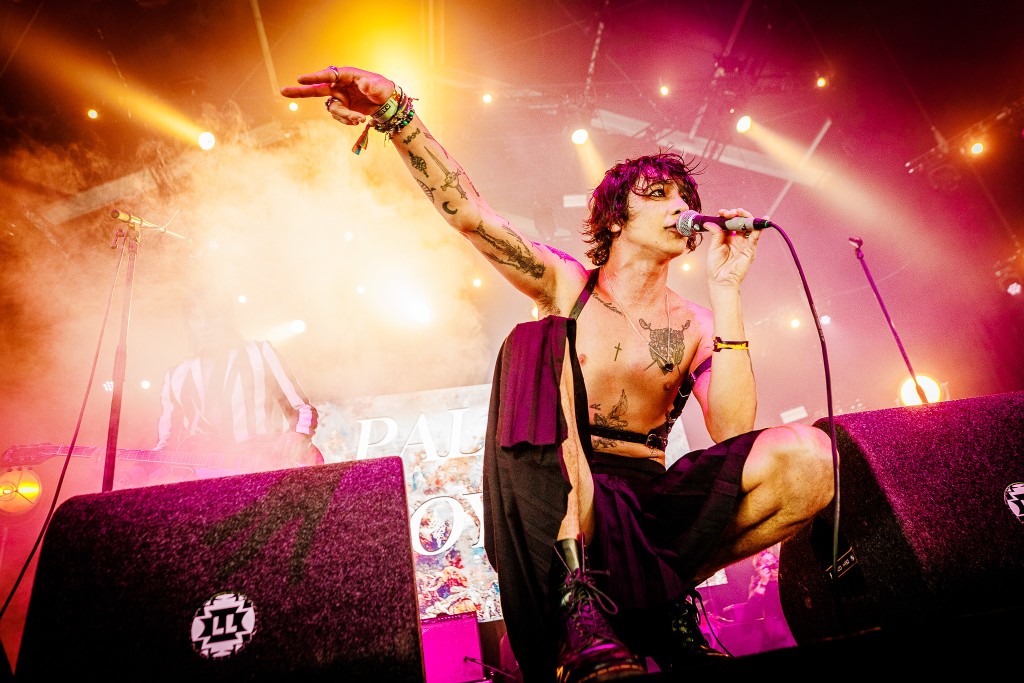 LL22: Head first in de verkleedkist bij Palaye Royale - 3voor12