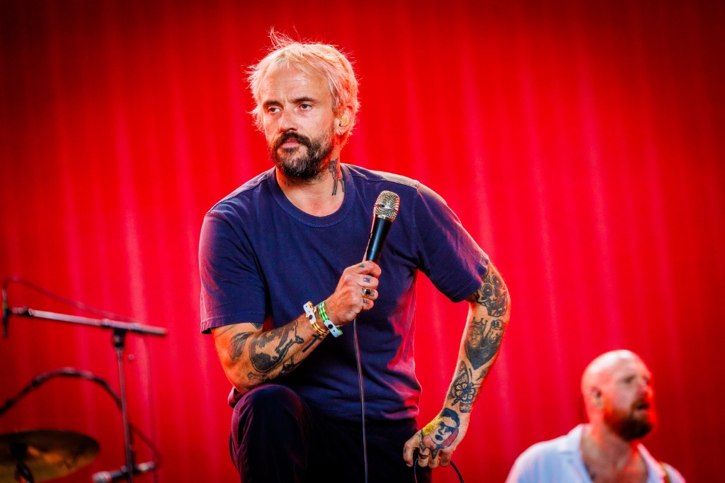 LL24: IDLES walst de Alpha plat - 3voor12