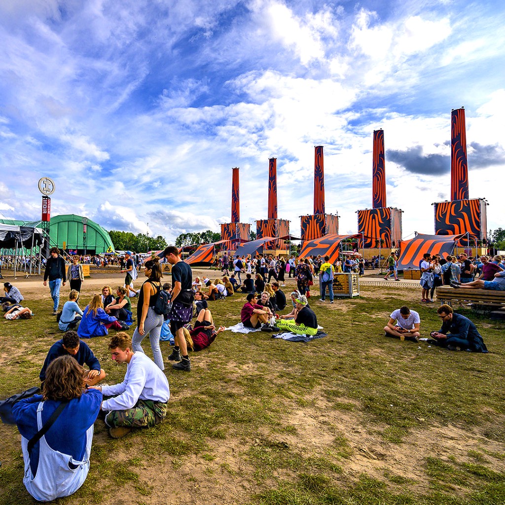 Lowlands-terrein opengesteld voor ruim duizend asielzoekers - 3voor12