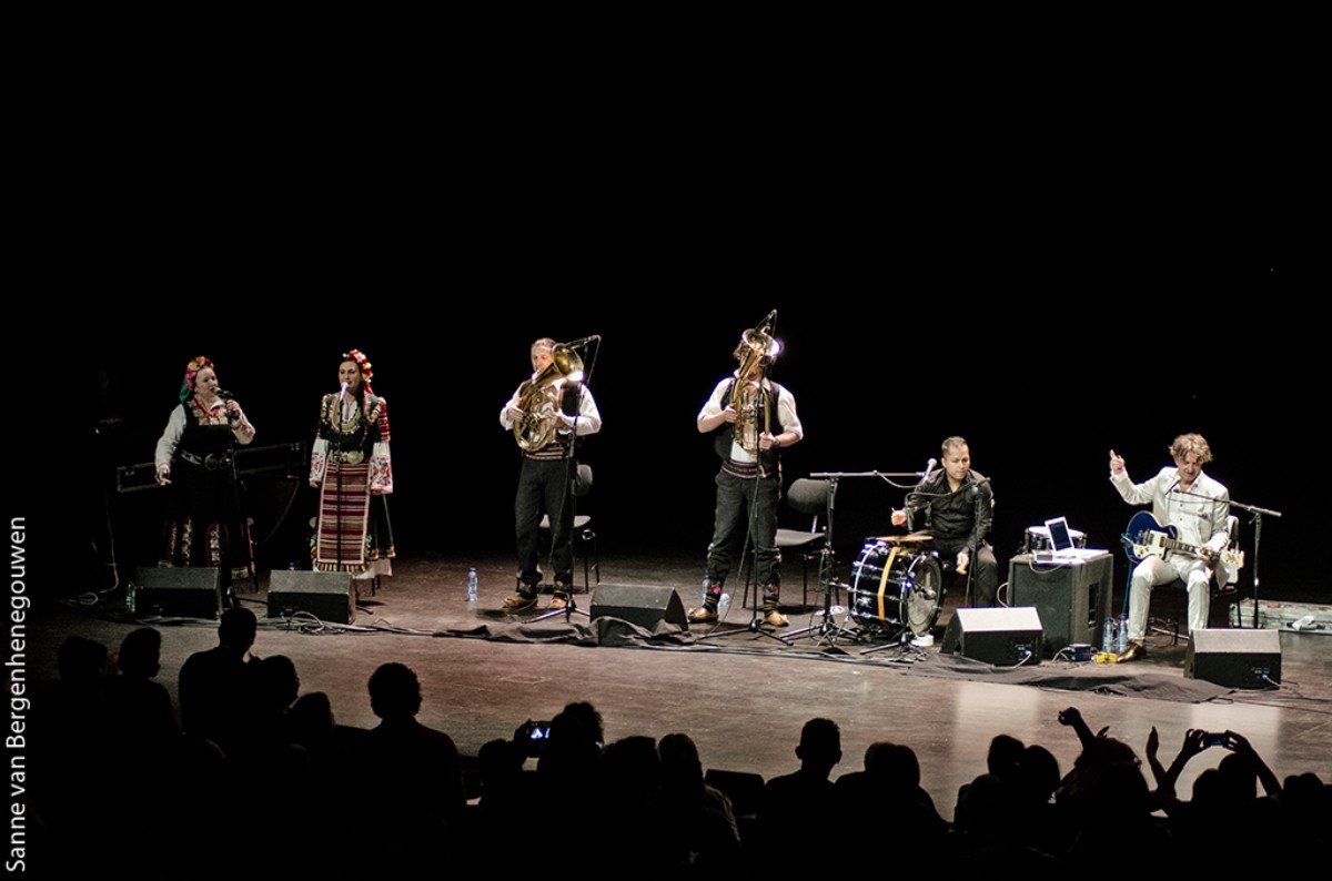 Goran Bregovic maakt stilzitten onmogelijk - Den Haag - 3voor12