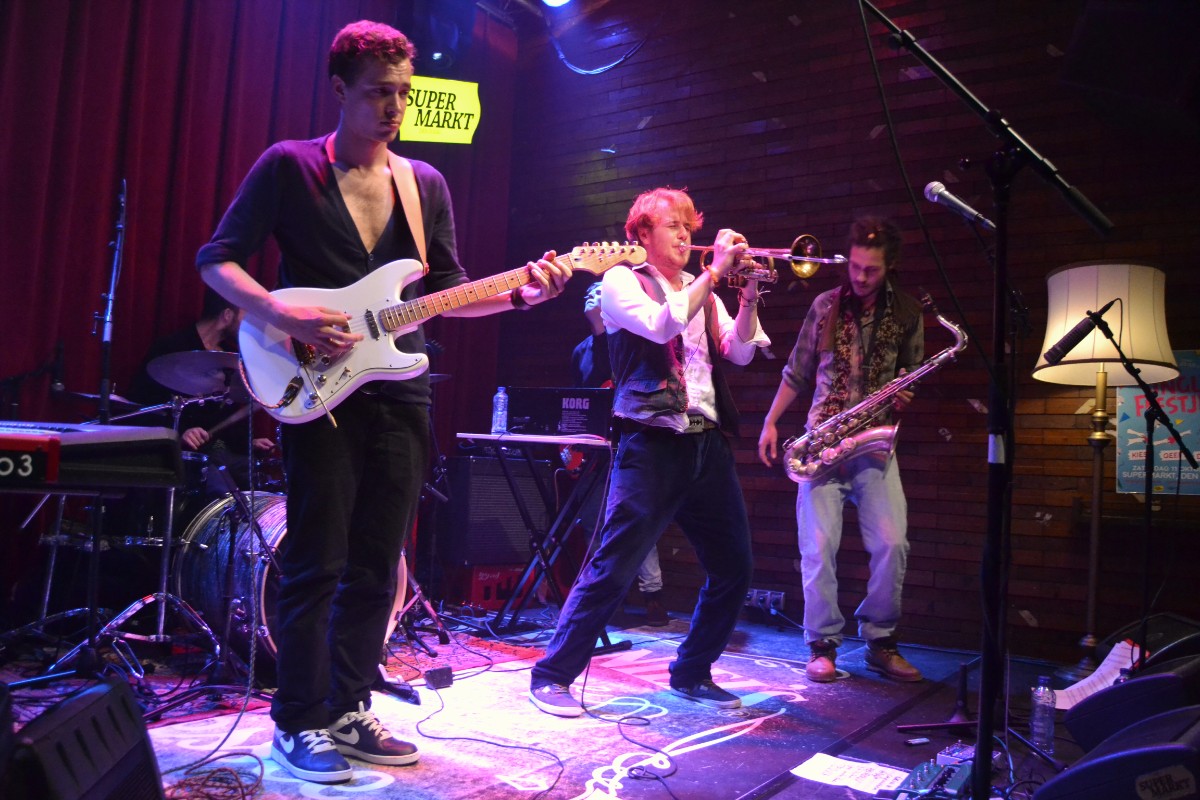 Sascha & The Sharp Five geeft een pittige presentatie - Den Haag - 3voor12