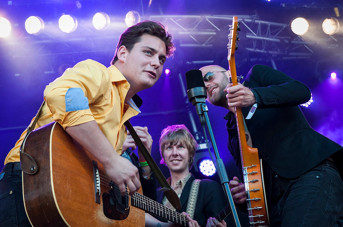 #BFF14: Douwe Bob weet met gemak het publiek te bespelen - friesland ...