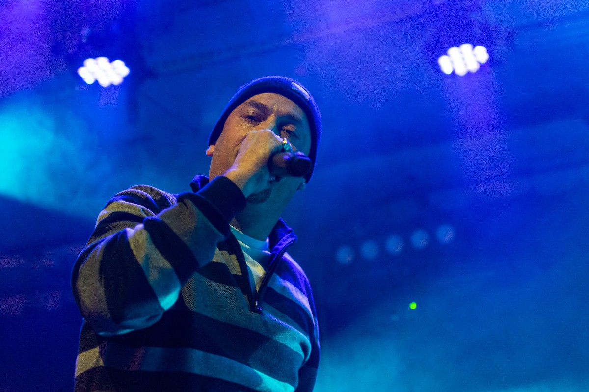 Rapveteraan Extince met Fries hiphoptalent in Neushoorn - friesland ...