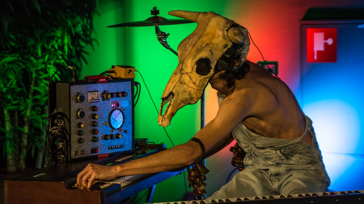 Vurro is vooral zijn masker - friesland - 3voor12