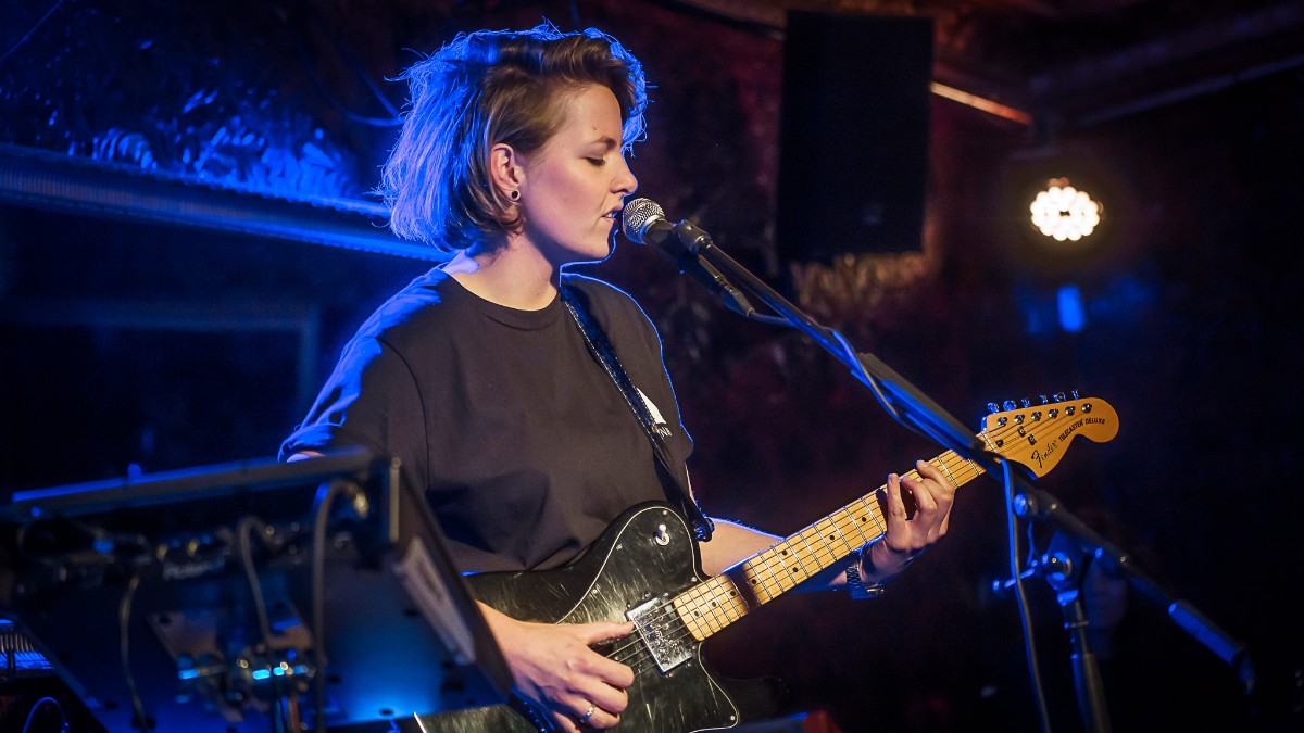 CYNN laat het publiek wegdromen in een uitverkocht Lola - Groningen ...