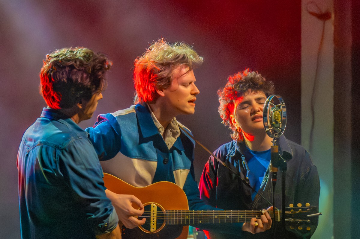 Douglas Firs en Iskander Moon nemen Maastricht mee op een emotionele ...