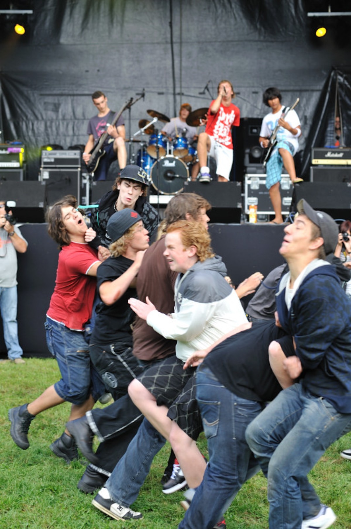 Mixtream: de muziek is leuk, maar de sfeer maakt het verschil - noord ...