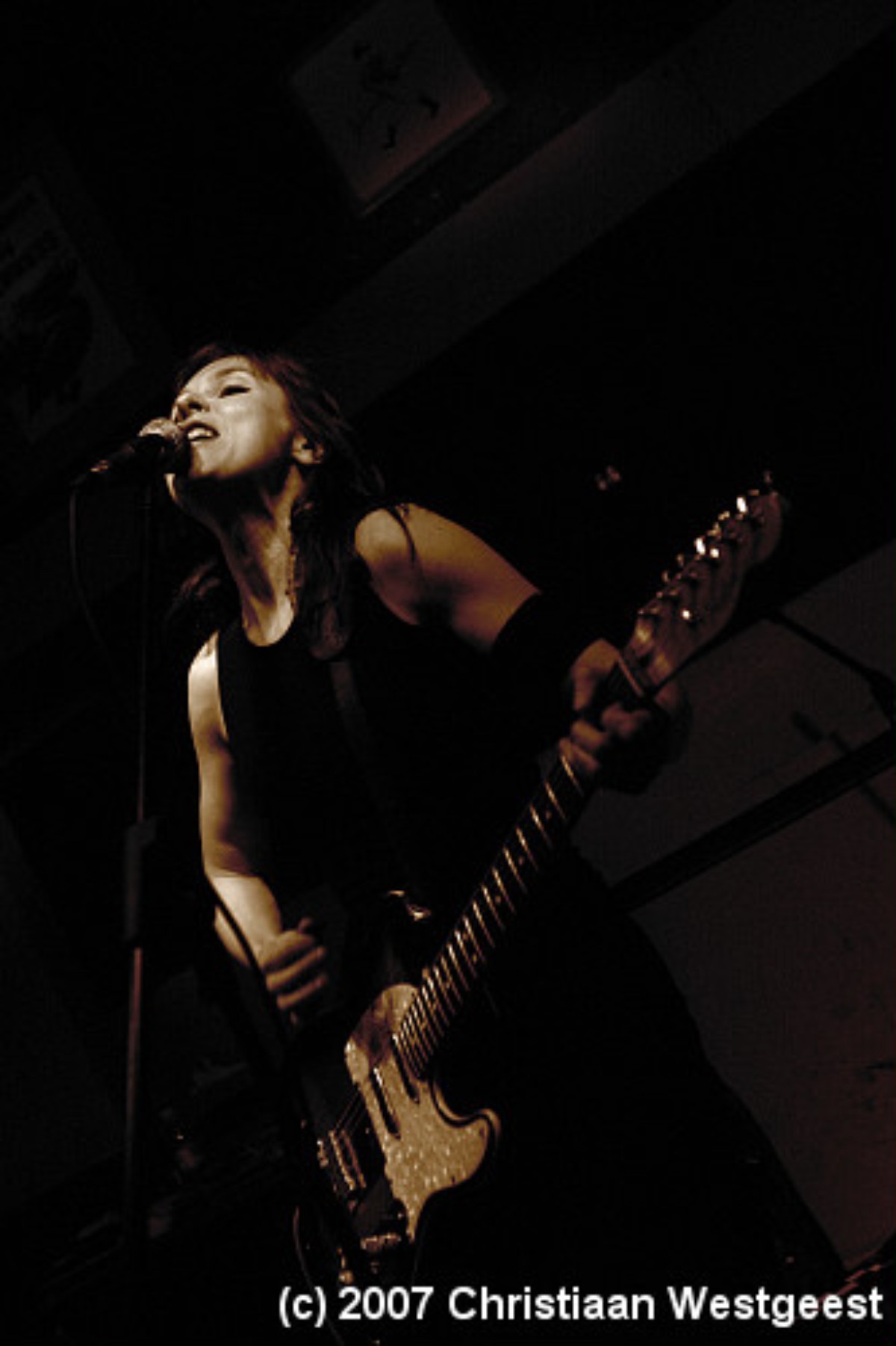 Zaterdag: One-woman-band Gram overtuigt Buitenbeentje - tilburg - 3voor12