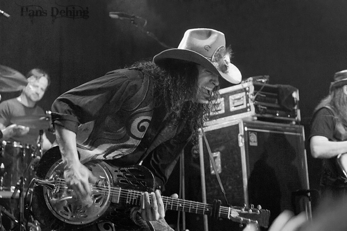 Eric Sardinas laat zijn Dobro zingen in 013 - tilburg - 3voor12