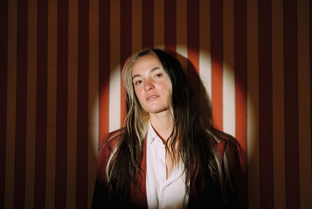 néomí: het witte schaap van de familie - 3voor12