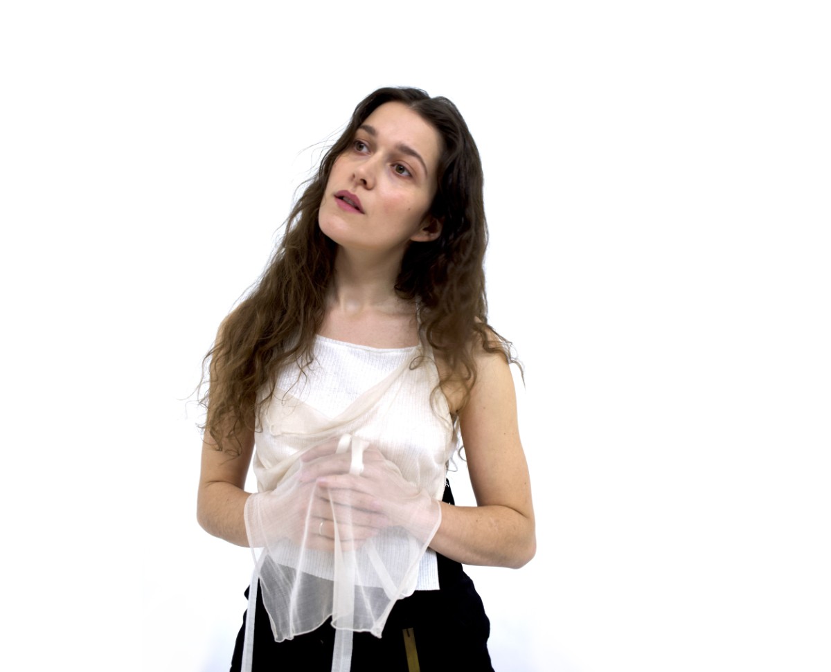 Pitou overstemt haar interne criticus en gooit de remmen los - 3voor12