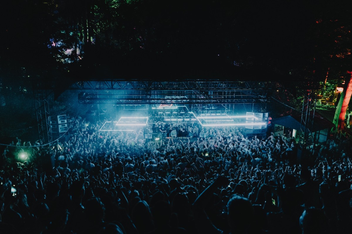 Into The Woods 2024: Tjade is de koning van sprookjesbos-on-acid - 3voor12