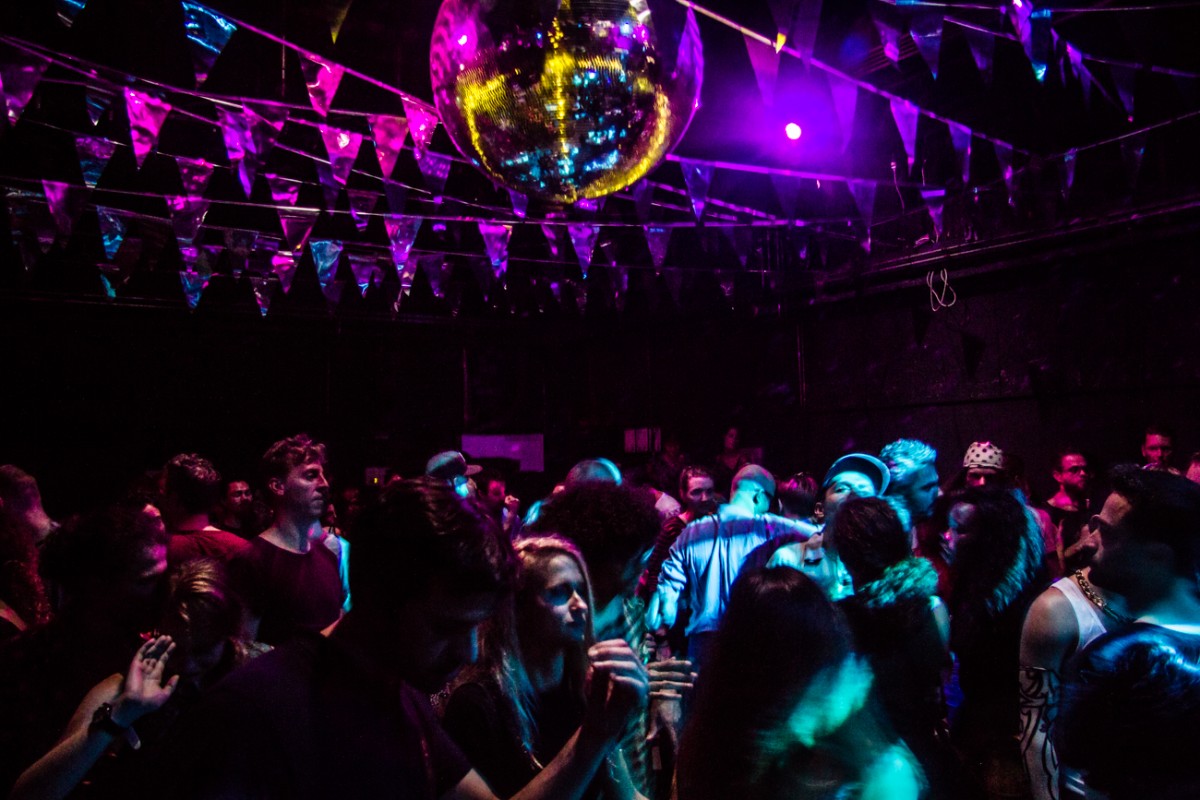 ADE16: Panamafropeans in OT301 mondt uit in hitsig feestje - 3voor12