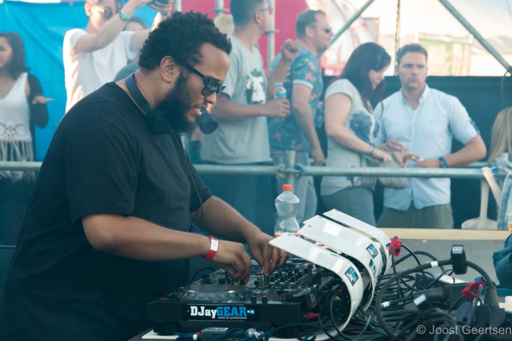 Benny Rodrigues host zaterdagavond een livestream-rave - 3voor12