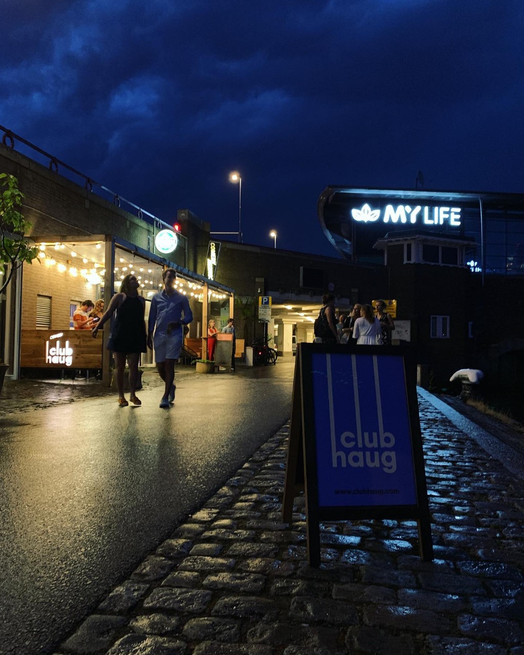 Indian Askin start tour in Comedy Club Haug - rotterdam - 3voor12