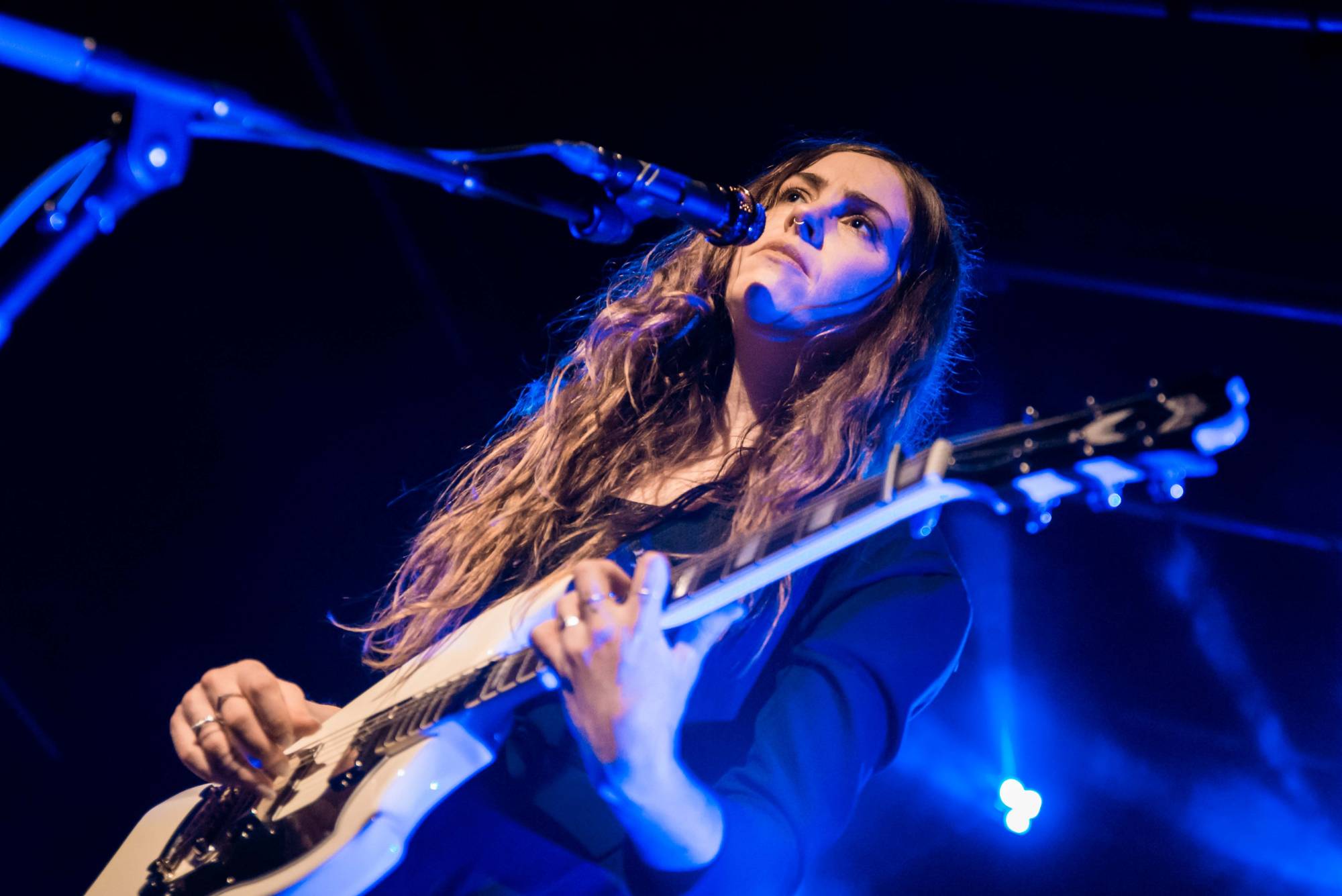Emma Ruth Rundle verwondert flink in gevoelige schoonheid - friesland ...