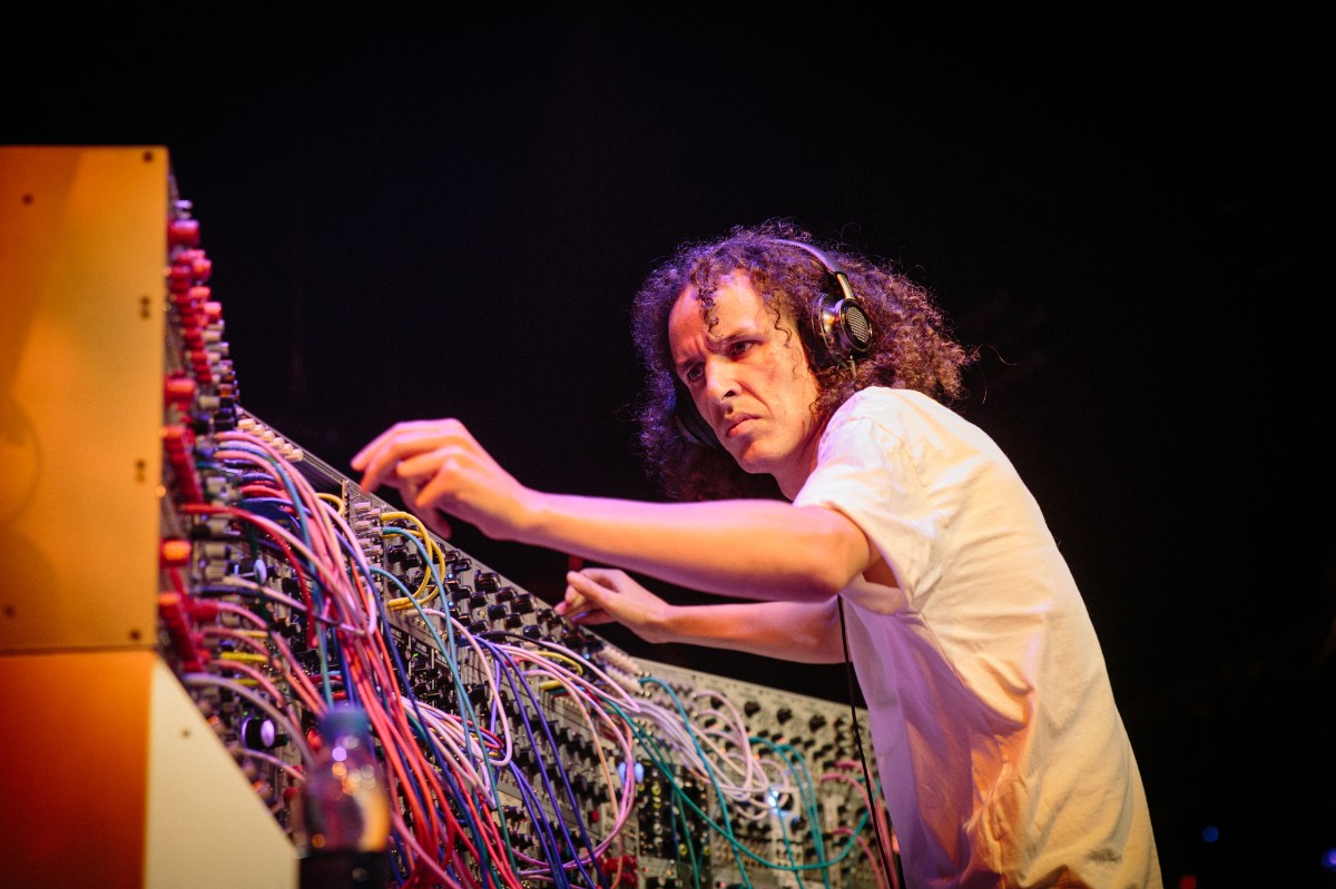 Waarom in hemelsnaam geeft Colin Benders 4.000 vinyls weg? - 3voor12